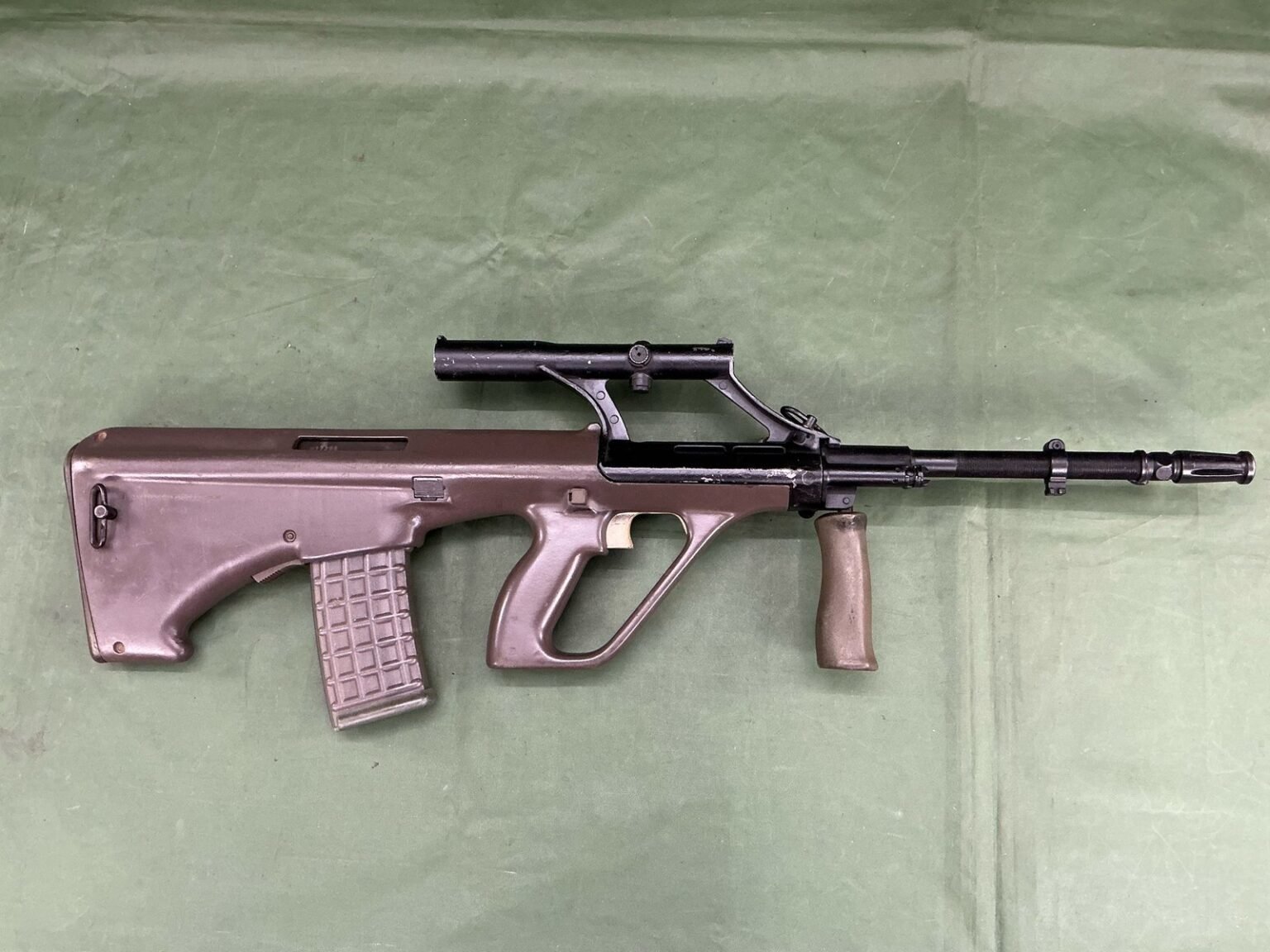 DEACTIVATED STEYR AUG RIFLE (3133) - Chelmsford Militaria