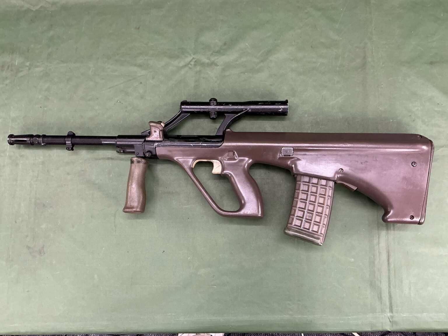 DEACTIVATED STEYR AUG RIFLE (3133) - Chelmsford Militaria