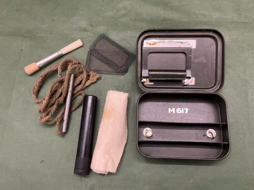 WW2 FACTORY CODED NO4 LEE ENFIELD CLEANING KIT (B42) - Chelmsford Militaria